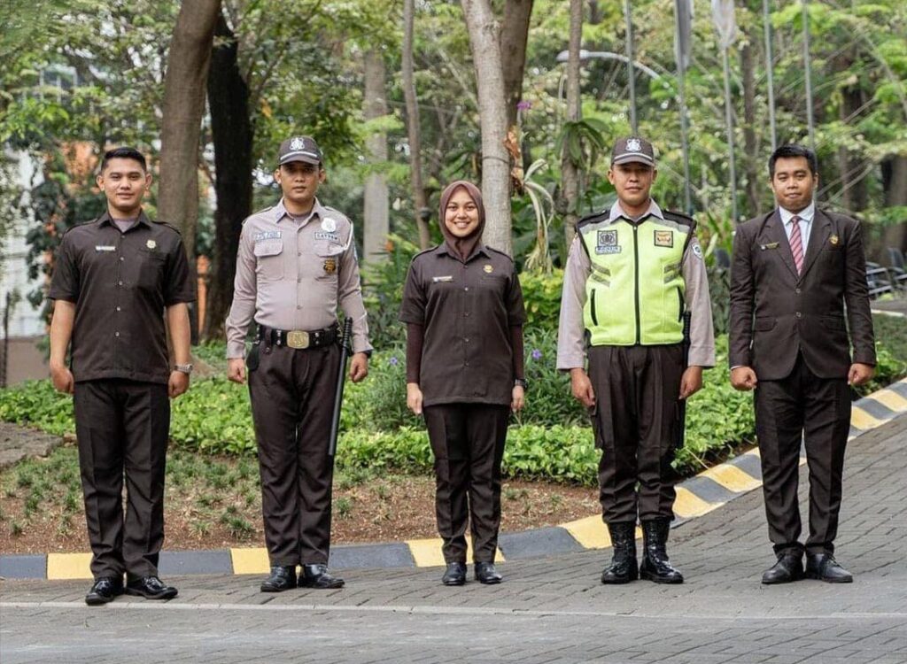 Ini Dia 8 Perbedaan Satpam dan Security - Gramadi